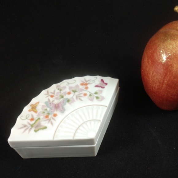 Avon | Accents | Avon Vintage Fan Shaped Trinket Box | Poshmark